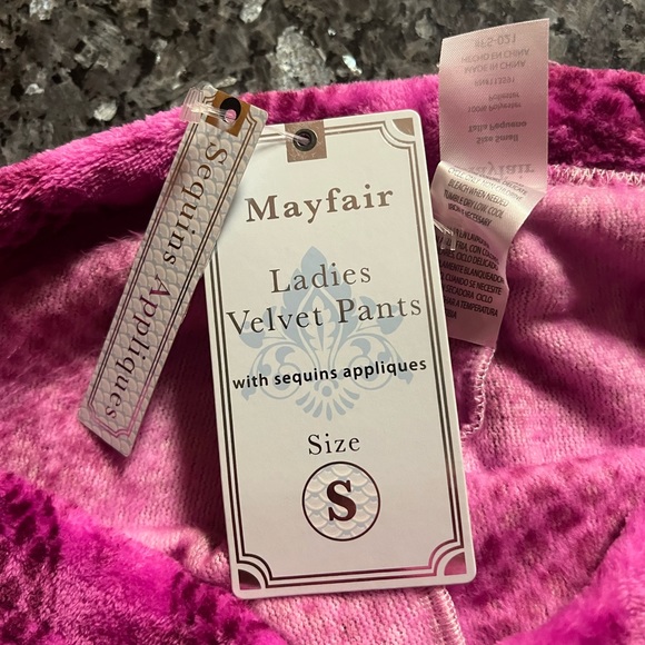 Mayfair | Intimates & Sleepwear | Nwt Mayfair Ladies Velvet Pineapple ...